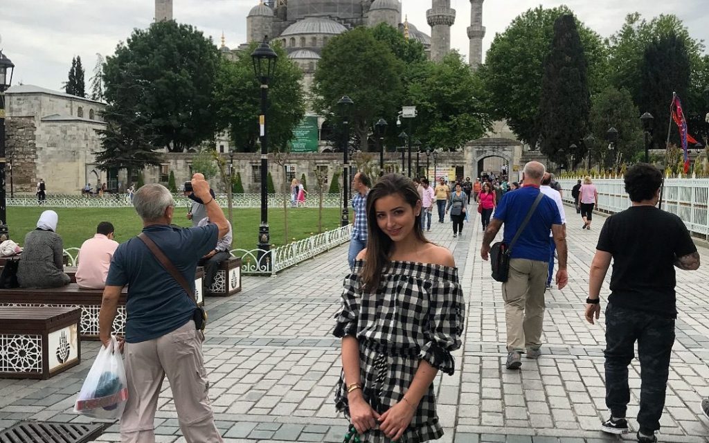 Emily Caplan Là Ai? Cuộc Đời Của Bạn Gái Cầu Thủ Ben Davies